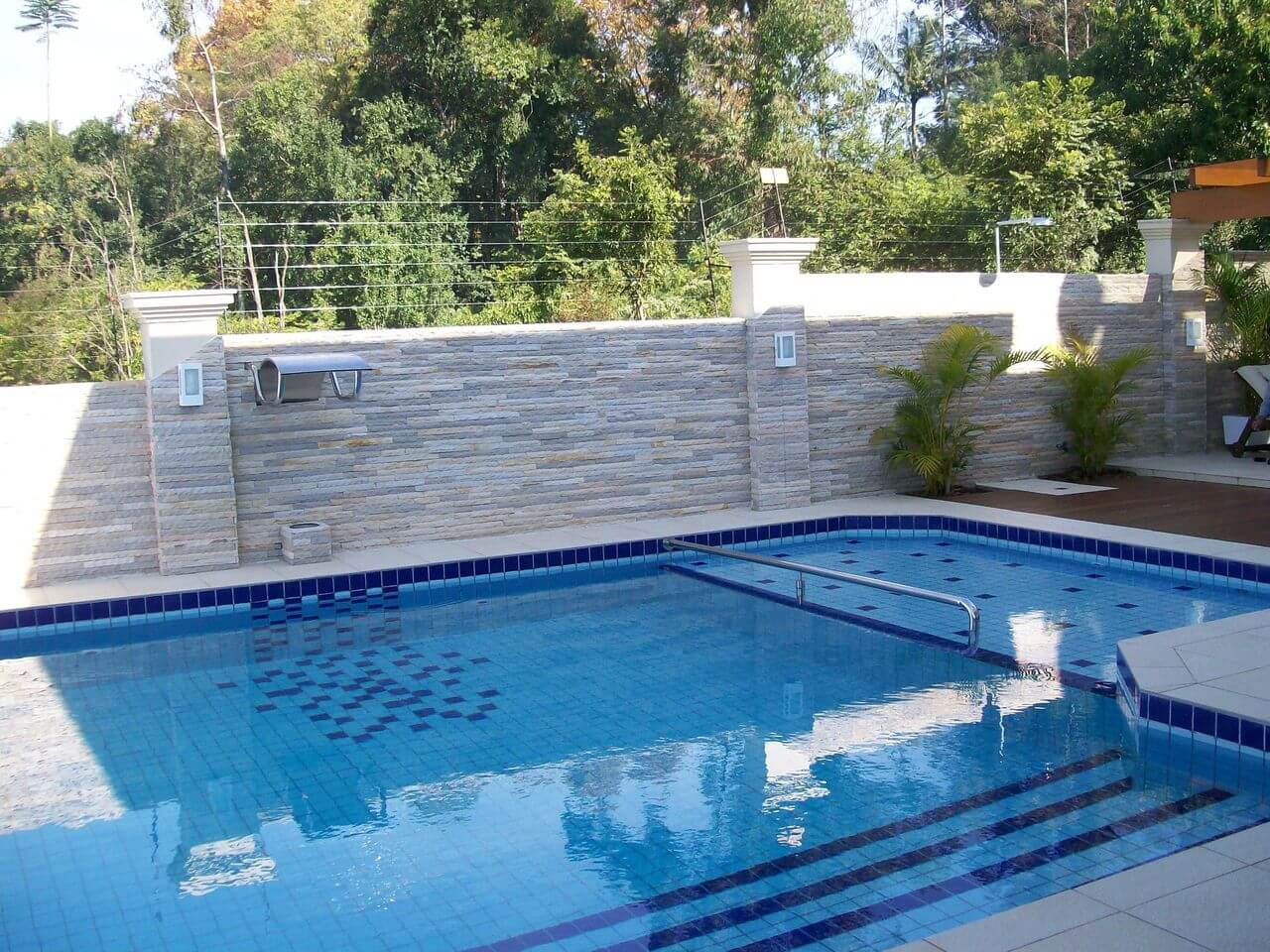 Azulejo Para Piscina: Cores, Vantagens, Preço e +40 Projetos
