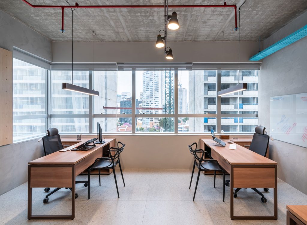 Labra Arquitetura assina projeto de agência moderna - Viva decora